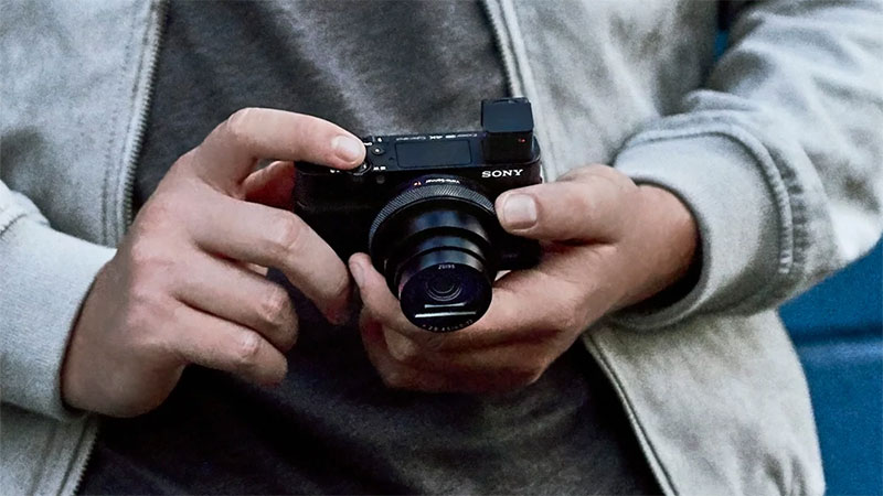 Sony RX100 VI Meluncur, Kamera Premium dengan Bodi Ringkas dan Lensa ...